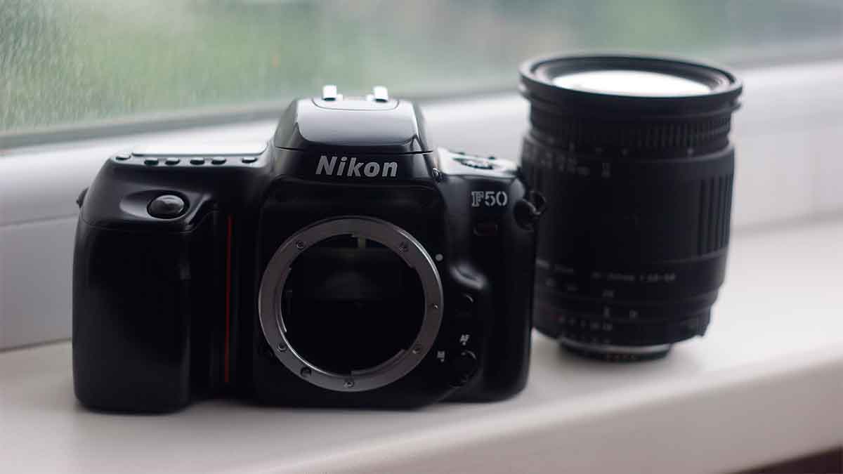 Nikon F50: Reseña completa y análisis en profundidad | 2026